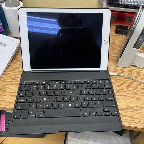 Portable Audio & Video | Zagg Folio Bluetooth Ipad Keyboard Case For 85 ...